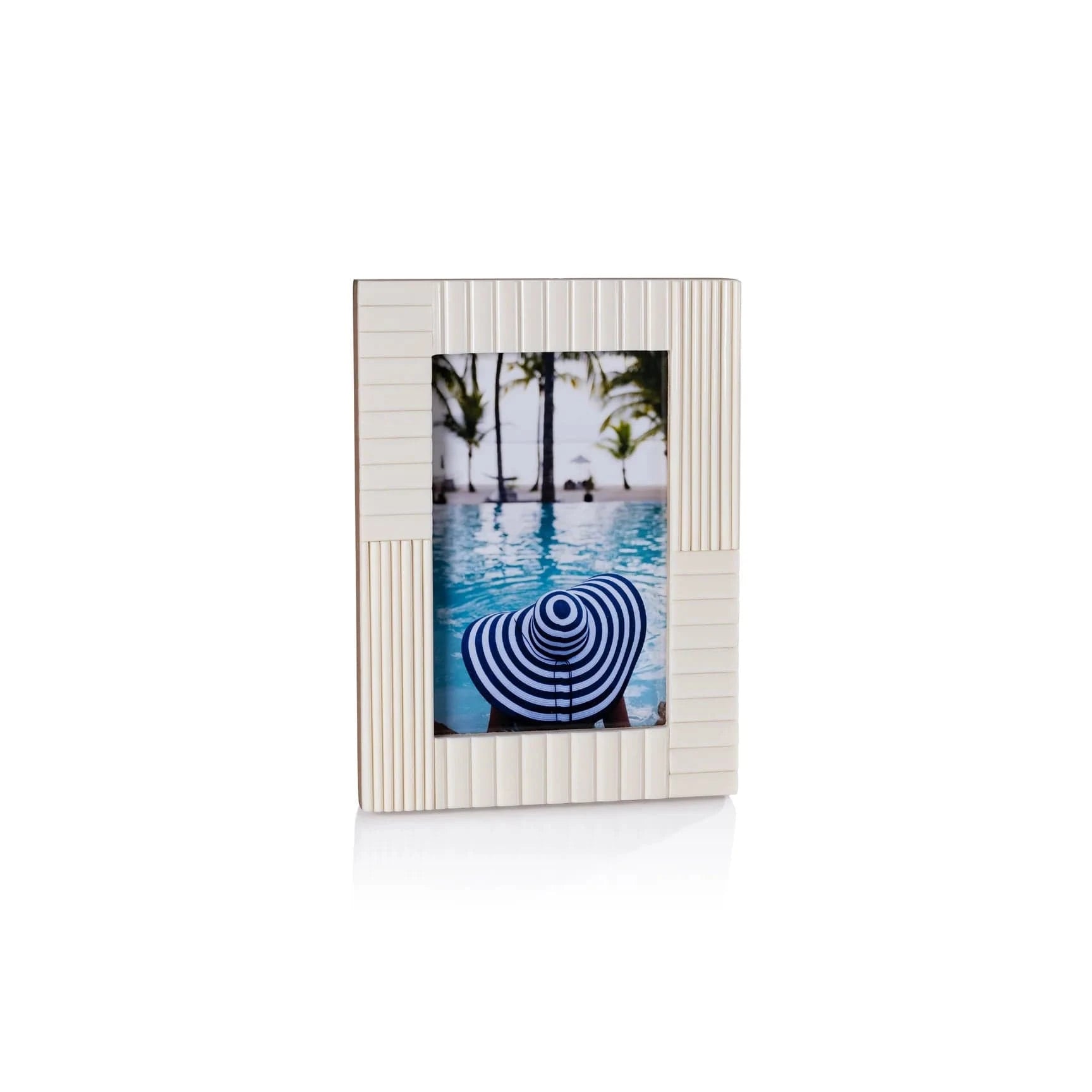 Sóller Ribbed Ivory Resin Photo Frame – Megan Molten